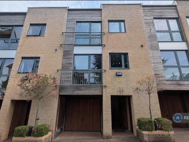 4 bedroom terraced house to rent