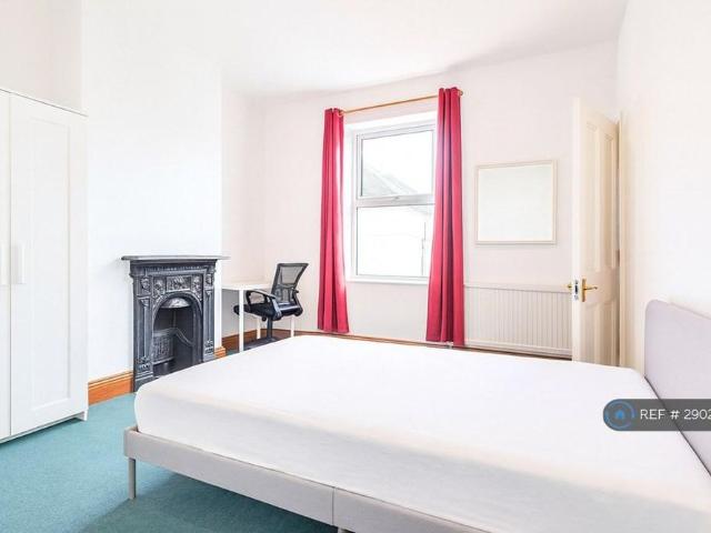 4 bedroom terraced house to rent