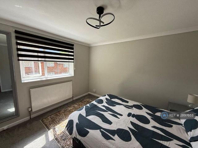 4 bedroom terraced house to rent