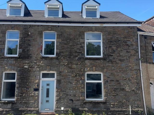 4 bedroom terraced house to rent