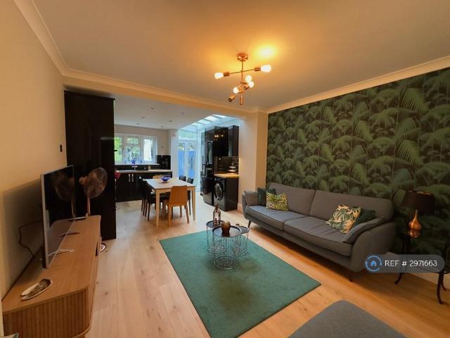 4 bedroom terraced house to rent