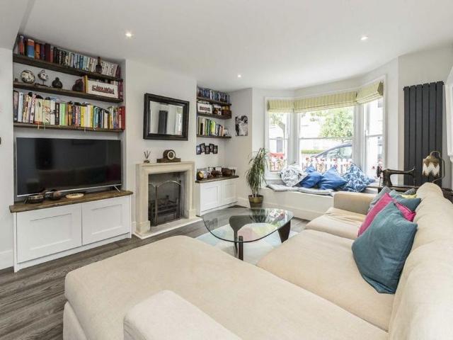 4 bedroom terraced house to rent