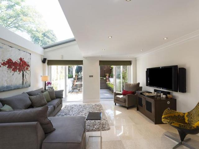 4 bedroom terraced house to rent