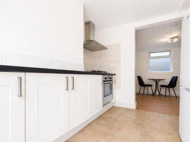 4 bedroom terraced house to rent