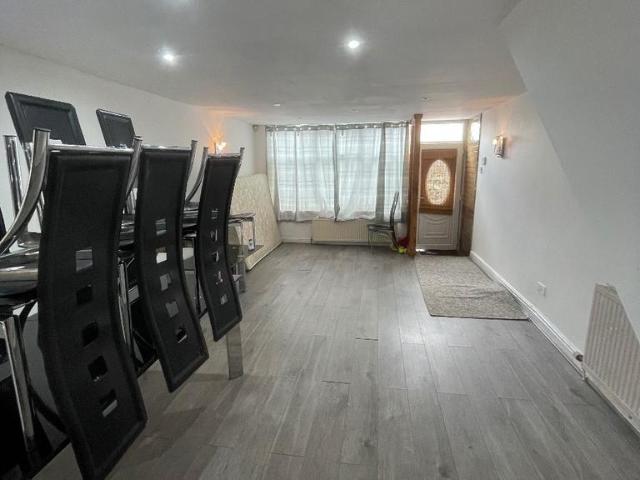 4 bedroom terraced house to rent