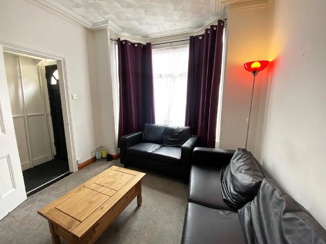 4 bedroom terraced house to rent