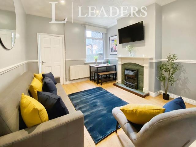 4 bedroom terraced house to rent