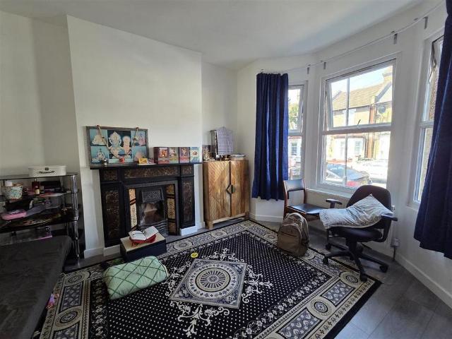 4 bedroom terraced house to rent