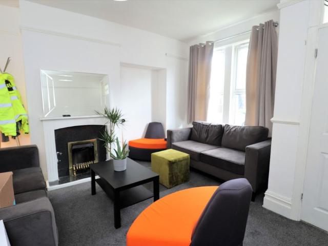 4 bedroom terraced house to rent