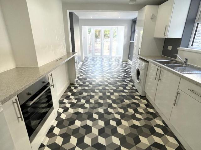 4 bedroom terraced house to rent