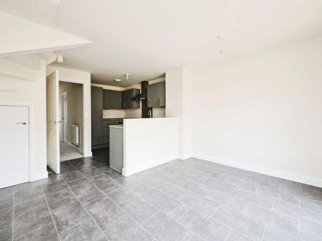 4 bedroom terraced house to rent