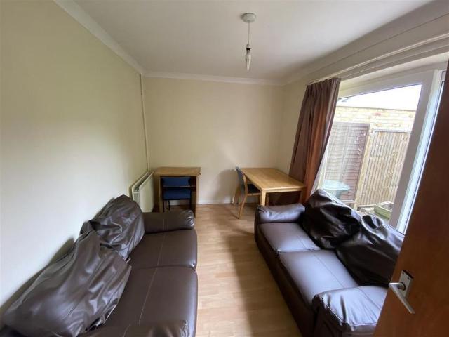 4 bedroom terraced house to rent