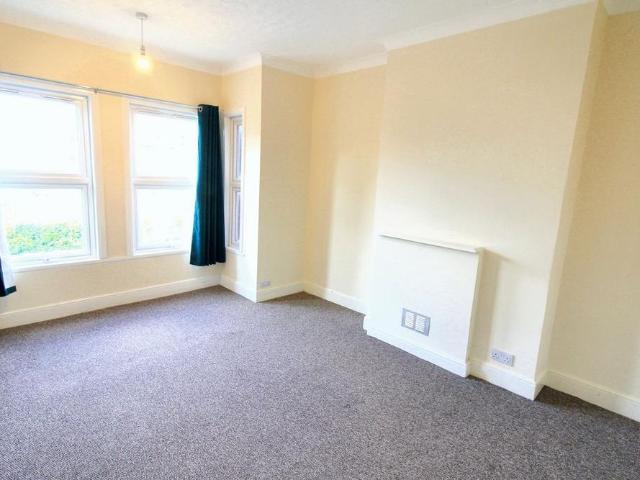 4 bedroom terraced house to rent