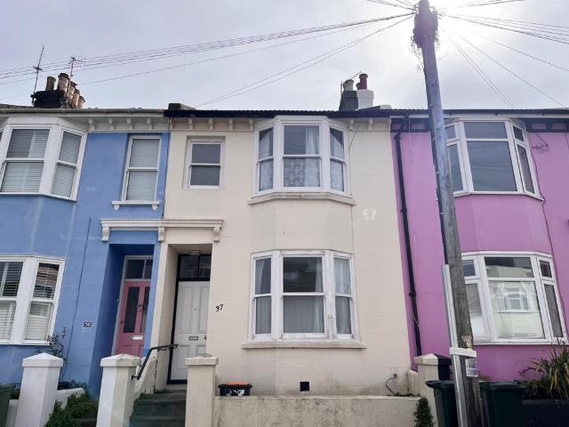 4 bedroom terraced house to rent