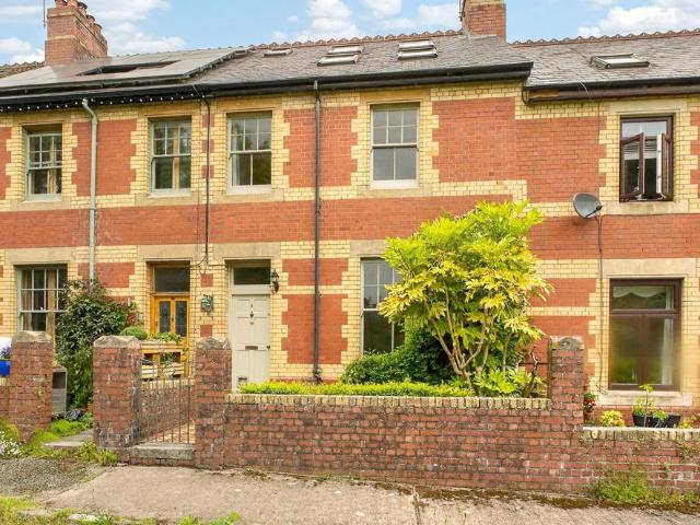 4 bedroom terraced house to rent