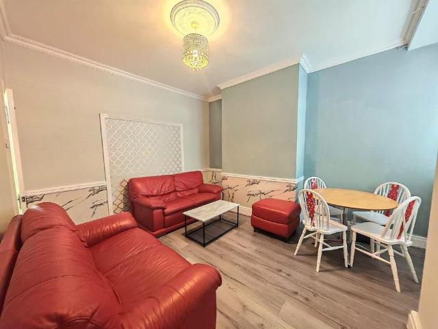4 bedroom terraced house to rent