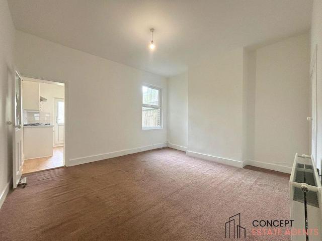 4 bedroom terraced house to rent