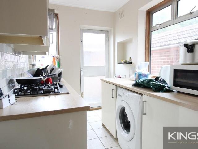 4 bedroom terraced house to rent