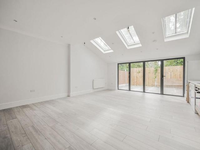 4 bedroom terraced house to rent