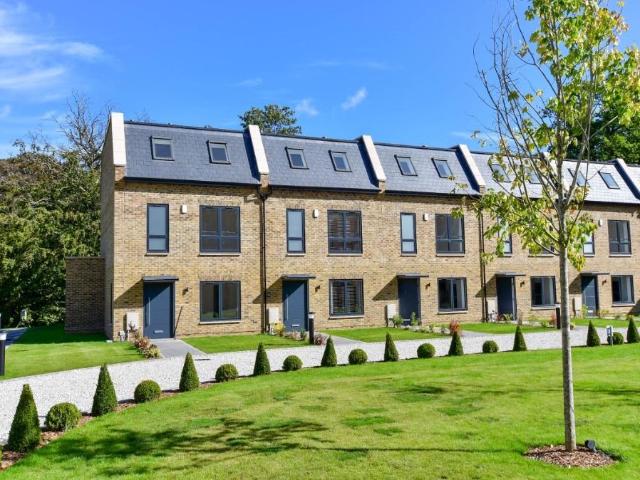 4 bedroom terraced house to rent