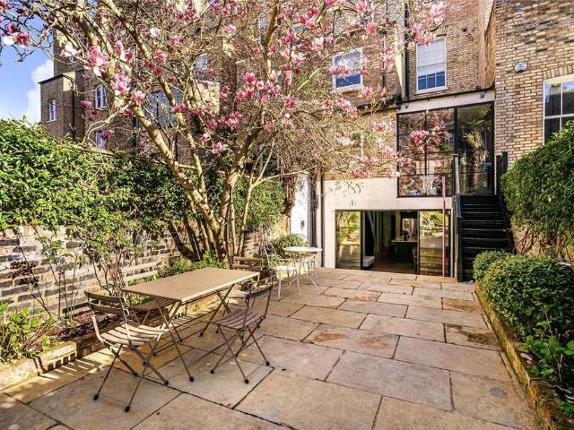 4 bedroom terraced house to rent