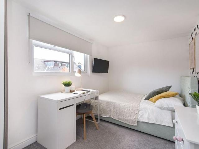 4 bedroom terraced house to rent