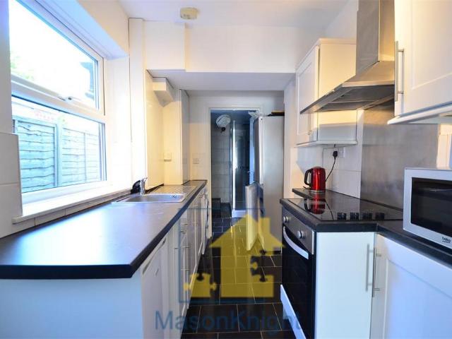 4 bedroom terraced house to rent