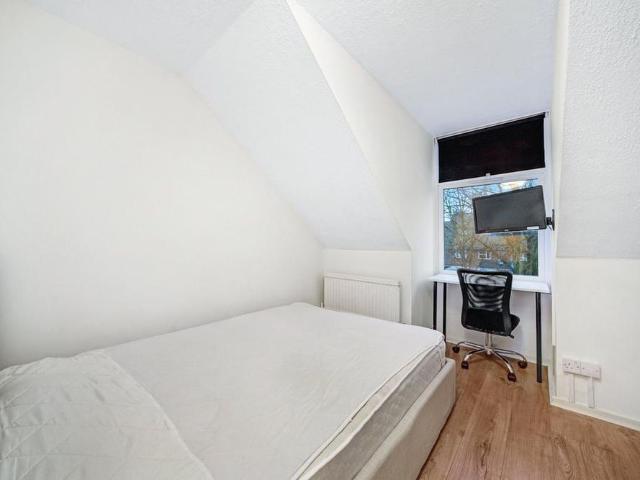 4 bedroom terraced house to rent