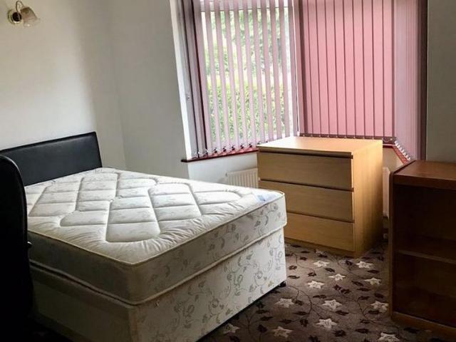 4 bedroom terraced house to rent