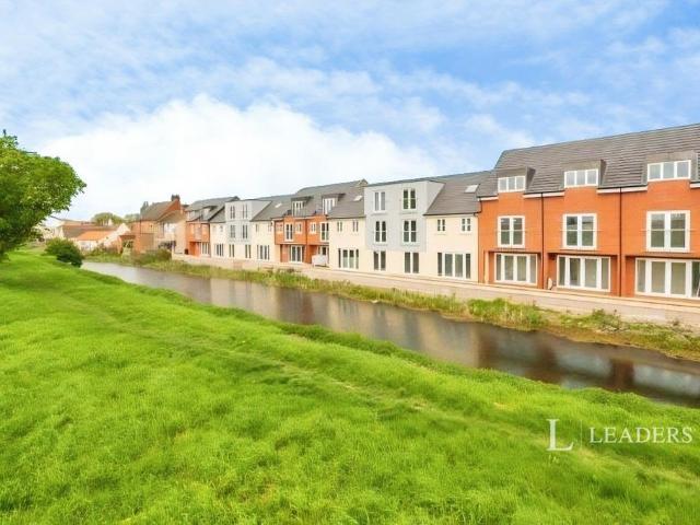 4 bedroom terraced house to rent