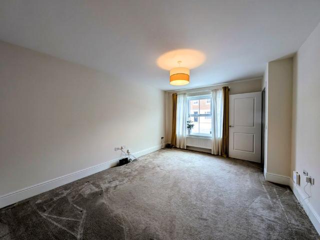 4 bedroom terraced house to rent