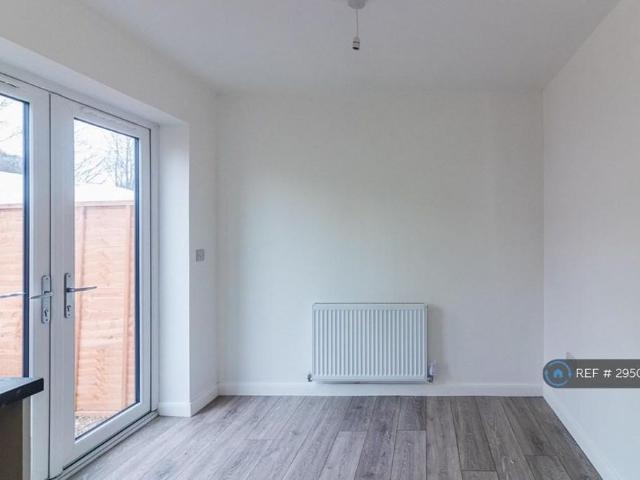 4 bedroom terraced house to rent