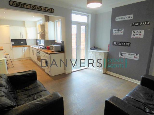 4 bedroom terraced house to rent