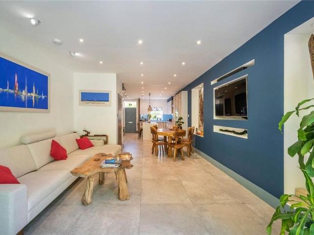 4 bedroom terraced house to rent