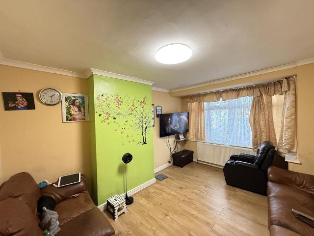 4 bedroom terraced house to rent