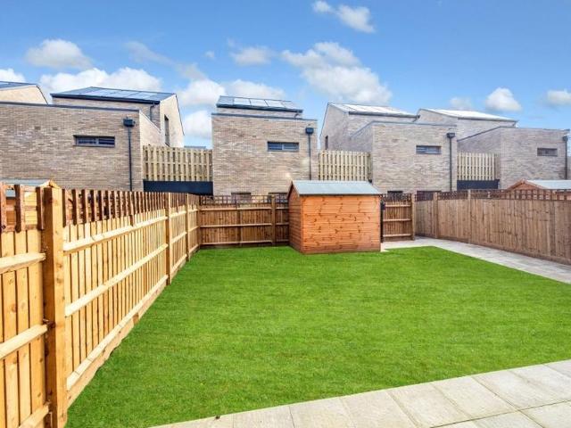 4 bedroom terraced house to rent