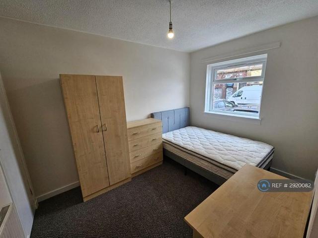 4 bedroom terraced house to rent