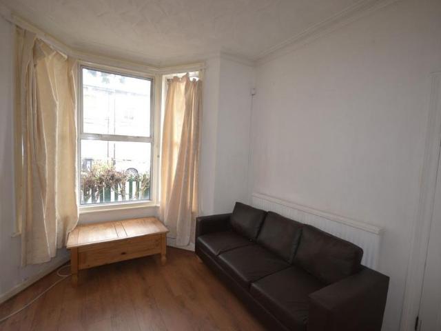 4 bedroom terraced house to rent