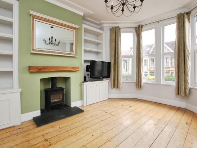 4 bedroom terraced house to rent