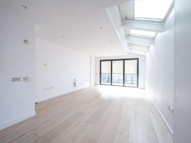 4 bedroom terraced house to rent