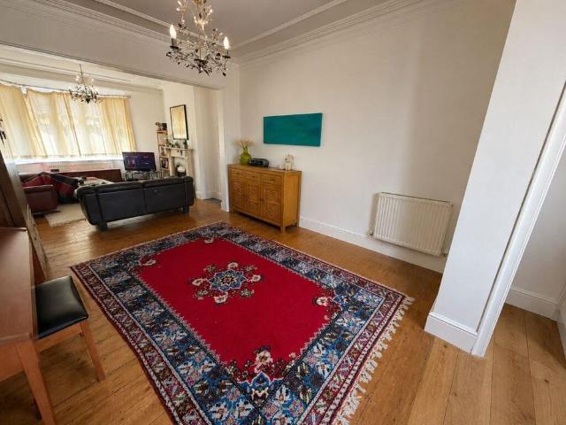 4 bedroom terraced house to rent