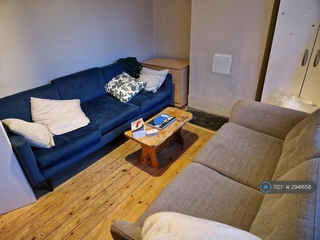 4 bedroom terraced house to rent