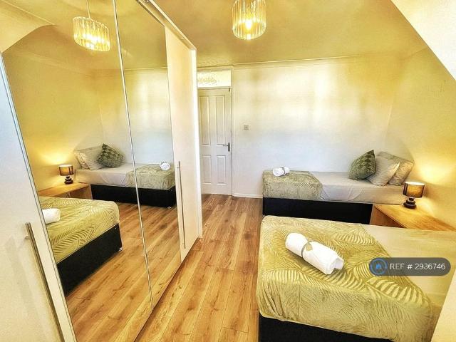 4 bedroom terraced house to rent