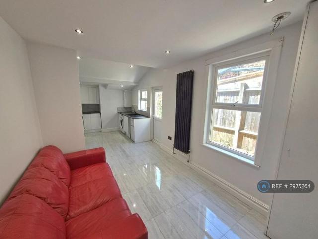 4 bedroom terraced house to rent