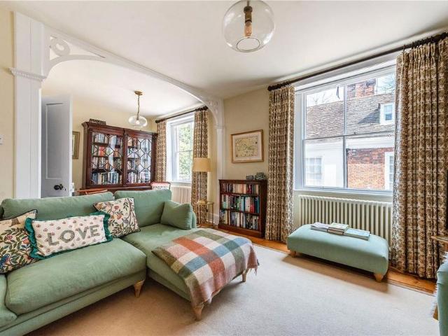 4 bedroom terraced house to rent
