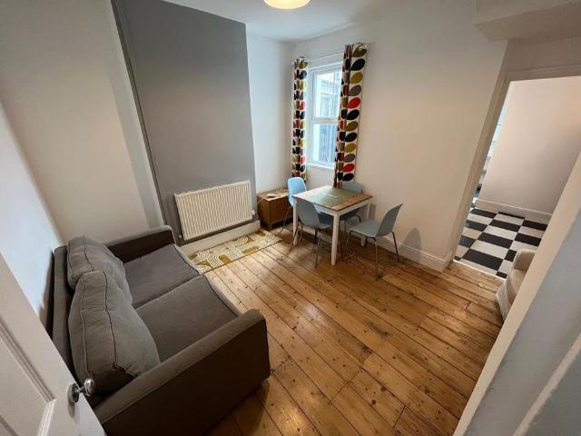 4 bedroom terraced house to rent