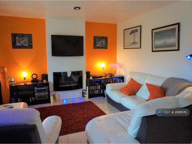 4 bedroom terraced house to rent