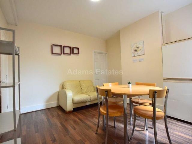 4 bedroom terraced house to rent