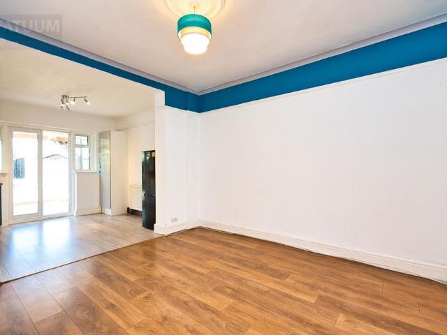 4 bedroom terraced house to rent