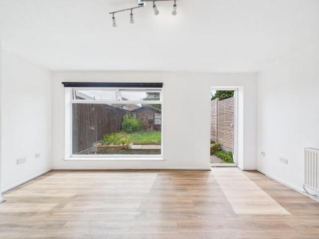 4 bedroom terraced house to rent